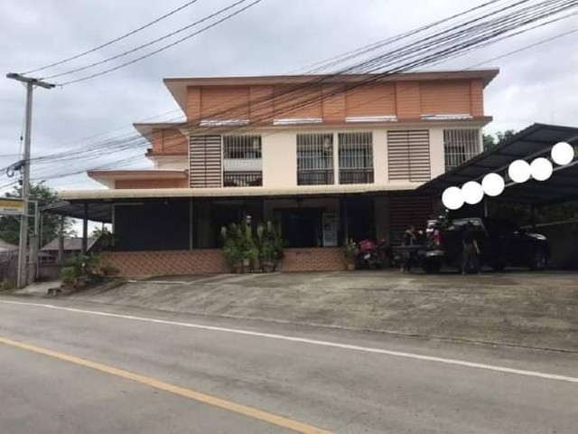 16 ห้อง ห้องแอร์ 8 ห้อง ห้องพัดลม 8 ห้อง